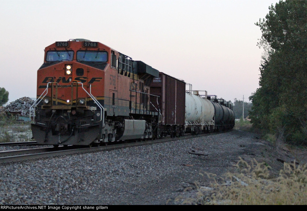 BNSF 5768